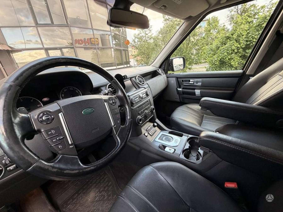 Black Land Rover Discovery 2013 in Vilnius, with an engine capacity of 2.99 L and mileage of 387 thousand km for 9500 €, photo 10 on AUTOMOTO.COM.LV