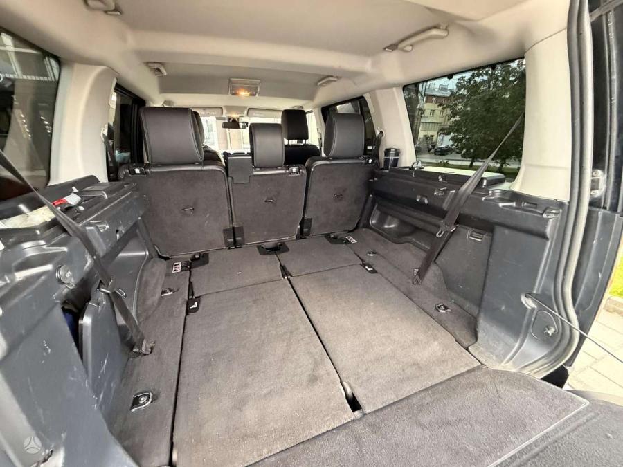 Black Land Rover Discovery 2013 in Vilnius, with an engine capacity of 2.99 L and mileage of 387 thousand km for 9500 €, photo 12 on AUTOMOTO.COM.LV