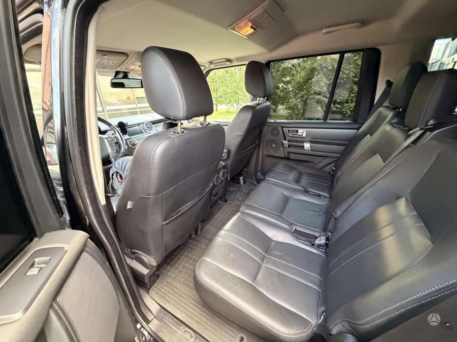 Black Land Rover Discovery 2013 in Vilnius, with an engine capacity of 2.99 L and mileage of 387 thousand km for 9500 €, photo 13 on AUTOMOTO.COM.LV