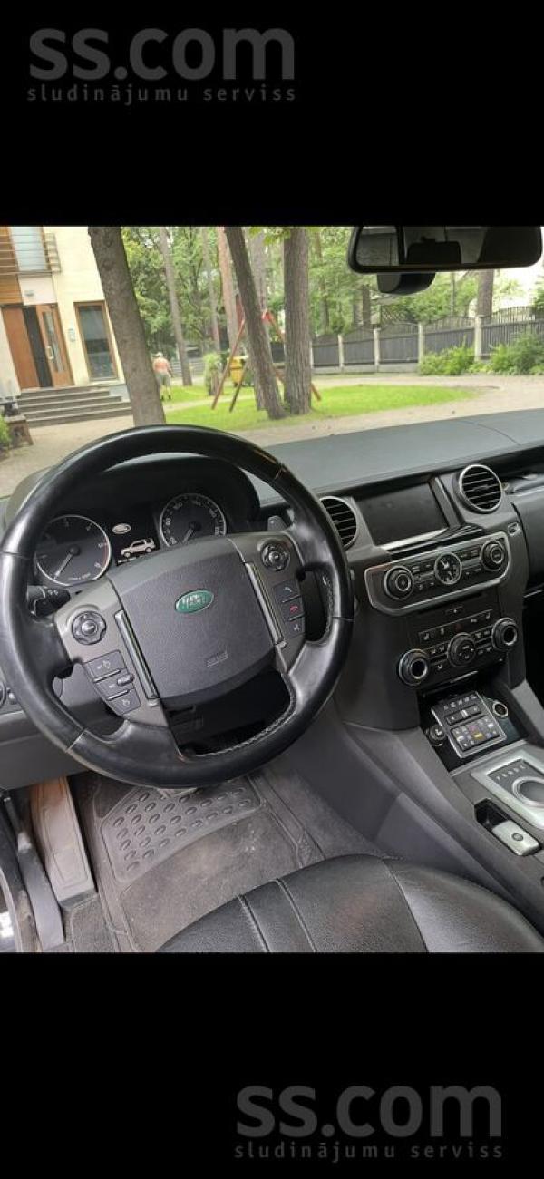 Black Land Rover Discovery 2013 in Jurmala, with an engine capacity of 3.00 L and mileage of 310 thousand km for 8000 €, photo 8 on AUTOMOTO.COM.LV