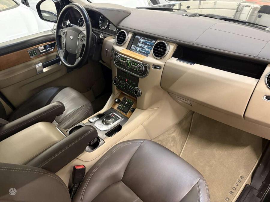 Black Land Rover Discovery 2014 in Vilnius, with an engine capacity of 3.00 L and mileage of 190 thousand km for 13000 €, photo 17 on AUTOMOTO.COM.LV