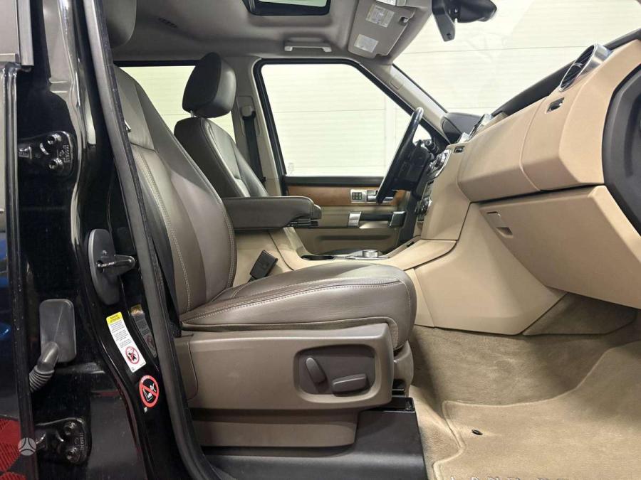 Black Land Rover Discovery 2014 in Vilnius, with an engine capacity of 3.00 L and mileage of 190 thousand km for 13000 €, photo 18 on AUTOMOTO.COM.LV