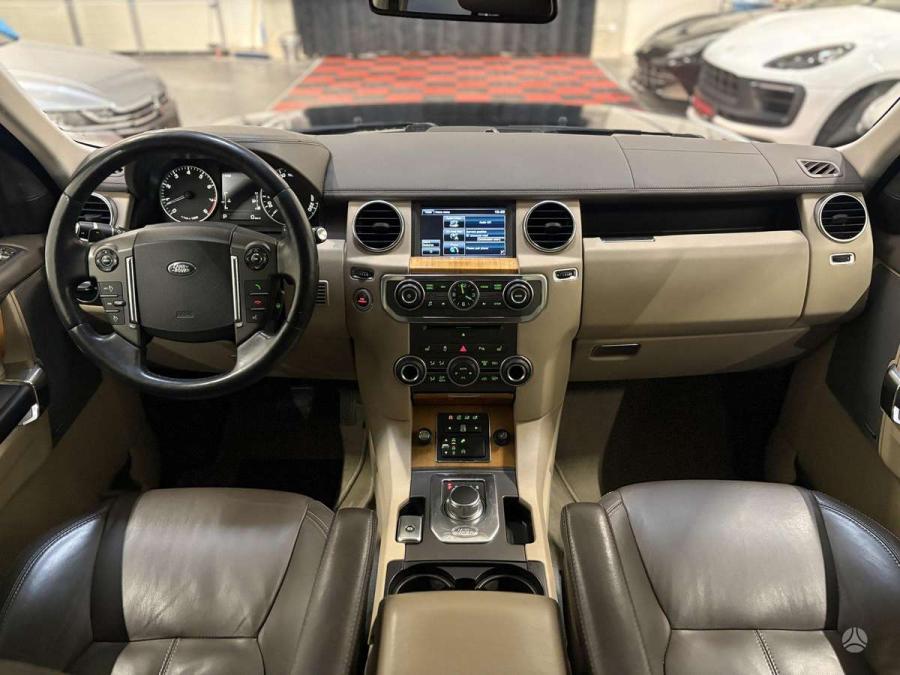 Black Land Rover Discovery 2014 in Vilnius, with an engine capacity of 3.00 L and mileage of 190 thousand km for 13000 €, photo 19 on AUTOMOTO.COM.LV