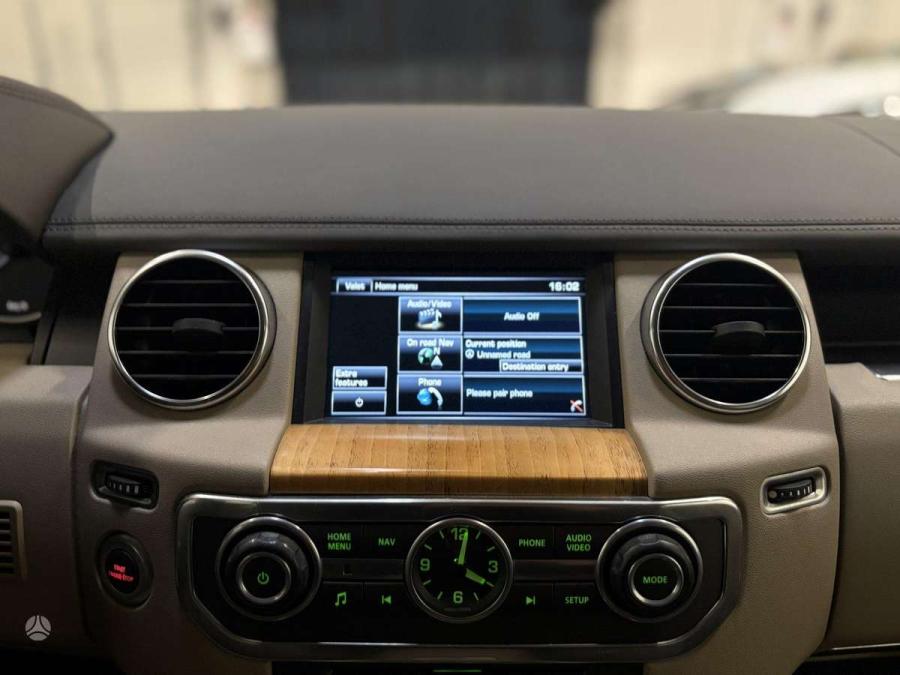 Black Land Rover Discovery 2014 in Vilnius, with an engine capacity of 3.00 L and mileage of 190 thousand km for 13000 €, photo 26 on AUTOMOTO.COM.LV