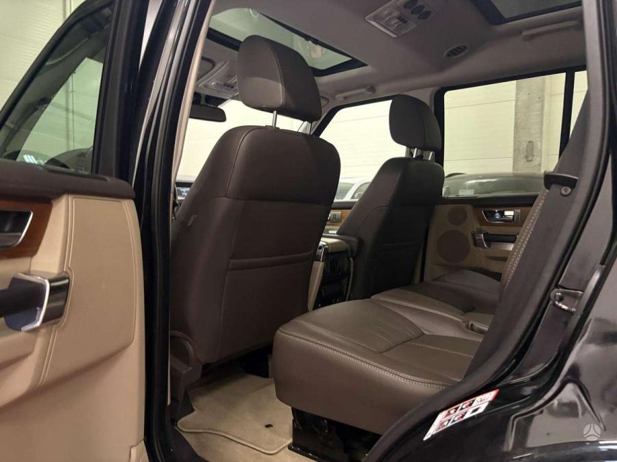 Black Land Rover Discovery 2014 in Vilnius, with an engine capacity of 3.00 L and mileage of 190 thousand km for 13000 €, photo 27 on AUTOMOTO.COM.LV
