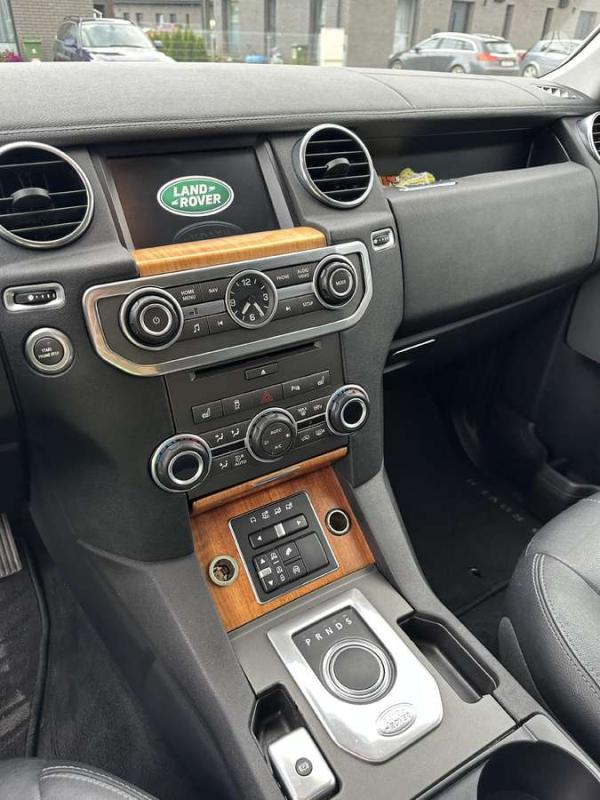 Black Land Rover Discovery 2014 in Kaunas, with an engine capacity of 3.00 L and mileage of 192 thousand km for 14800 €, photo 8 on AUTOMOTO.COM.LV