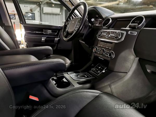 Black Land Rover Discovery 2014 in Tallinn, with an engine capacity of 3.00 L and mileage of 259 thousand km for 11900 €, photo 10 on AUTOMOTO.COM.LV