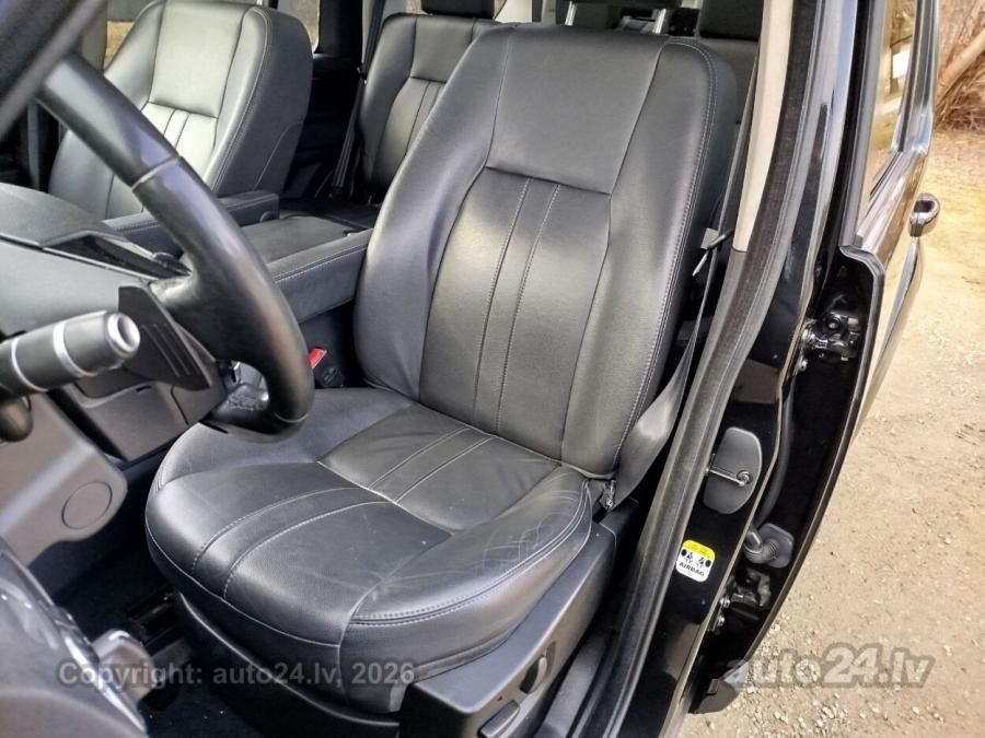 Melns Land Rover Discovery 2015 Rakvere, ar dzinēja tilpumu 3.00 L un nobraukumu 349 tūkst. km par 12900 €, foto 8 vietnē AUTOMOTO.COM.LV