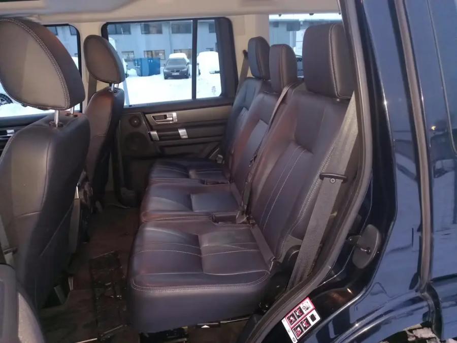 Melns Land Rover Discovery 2015 Rīga, ar dzinēja tilpumu 3.00 L un nobraukumu 250 tūkst. km par 12990 €, foto 4 vietnē AUTOMOTO.COM.LV