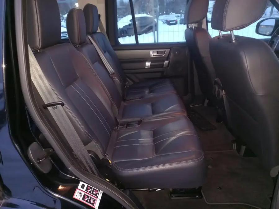 Melns Land Rover Discovery 2015 Rīga, ar dzinēja tilpumu 3.00 L un nobraukumu 250 tūkst. km par 12990 €, foto 7 vietnē AUTOMOTO.COM.LV