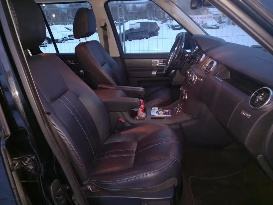 Melns Land Rover Discovery 2015 Rīga, ar dzinēja tilpumu 3.00 L un nobraukumu 250 tūkst. km par 12990 €, foto 8 vietnē AUTOMOTO.COM.LV