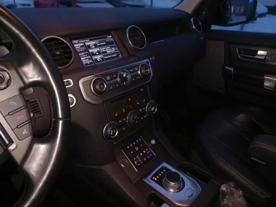 Melns Land Rover Discovery 2015 Rīga, ar dzinēja tilpumu 3.00 L un nobraukumu 250 tūkst. km par 12990 €, foto 10 vietnē AUTOMOTO.COM.LV