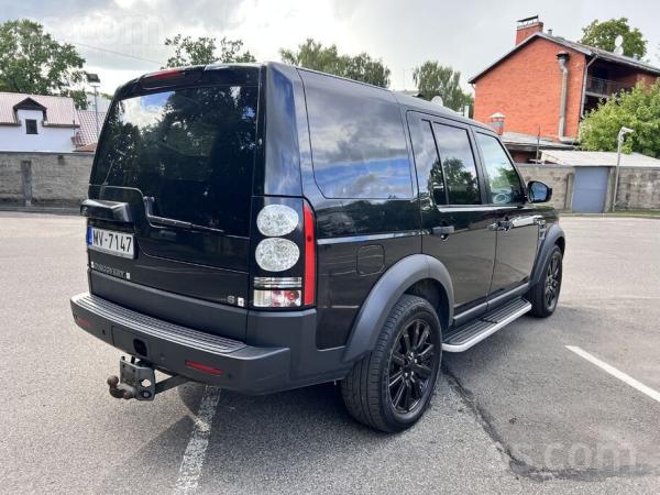 Black Land Rover Discovery 2015 in Riga, with an engine capacity of 3.00 L and mileage of 227 thousand km for 9990 €, photo 3 on AUTOMOTO.COM.LV