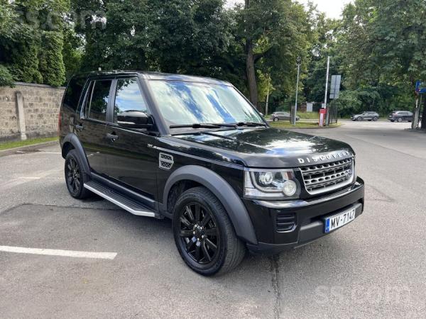 Black Land Rover Discovery 2015 in Riga, with an engine capacity of 3.00 L and mileage of 227 thousand km for 9990 €, photo 4 on AUTOMOTO.COM.LV
