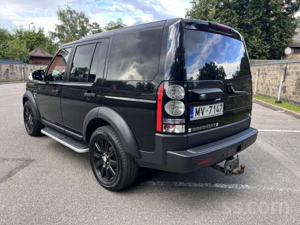Black Land Rover Discovery 2015 in Riga, with an engine capacity of 3.00 L and mileage of 227 thousand km for 9990 €, photo 5 on AUTOMOTO.COM.LV