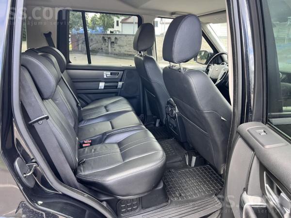 Black Land Rover Discovery 2015 in Riga, with an engine capacity of 3.00 L and mileage of 227 thousand km for 9990 €, photo 7 on AUTOMOTO.COM.LV