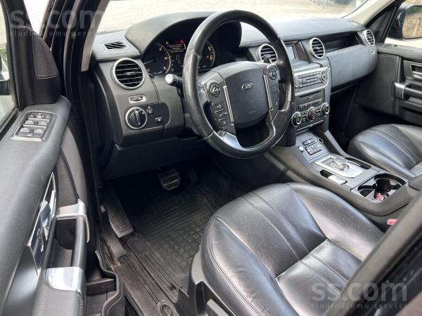 Black Land Rover Discovery 2015 in Riga, with an engine capacity of 3.00 L and mileage of 227 thousand km for 9990 €, photo 9 on AUTOMOTO.COM.LV