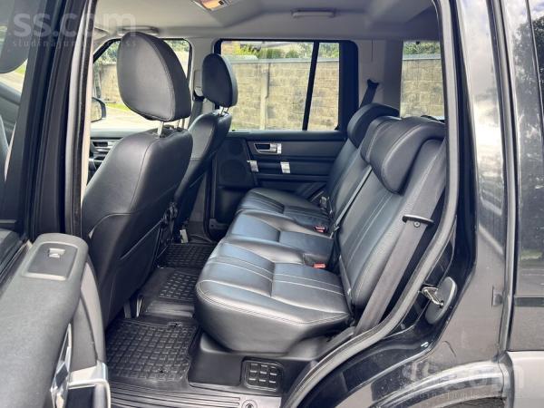 Black Land Rover Discovery 2015 in Riga, with an engine capacity of 3.00 L and mileage of 227 thousand km for 9990 €, photo 10 on AUTOMOTO.COM.LV