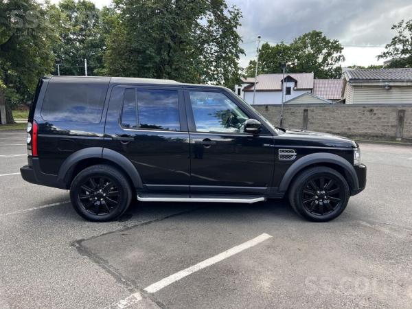 Black Land Rover Discovery 2015 in Riga, with an engine capacity of 3.00 L and mileage of 227 thousand km for 9990 €, photo 11 on AUTOMOTO.COM.LV