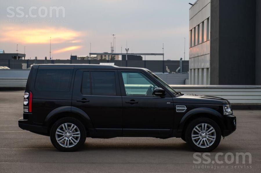 Melns Land Rover Discovery 2015 Rīga, ar dzinēja tilpumu 3.00 L un nobraukumu 160 tūkst. km par 16500 €, foto 6 vietnē AUTOMOTO.COM.LV