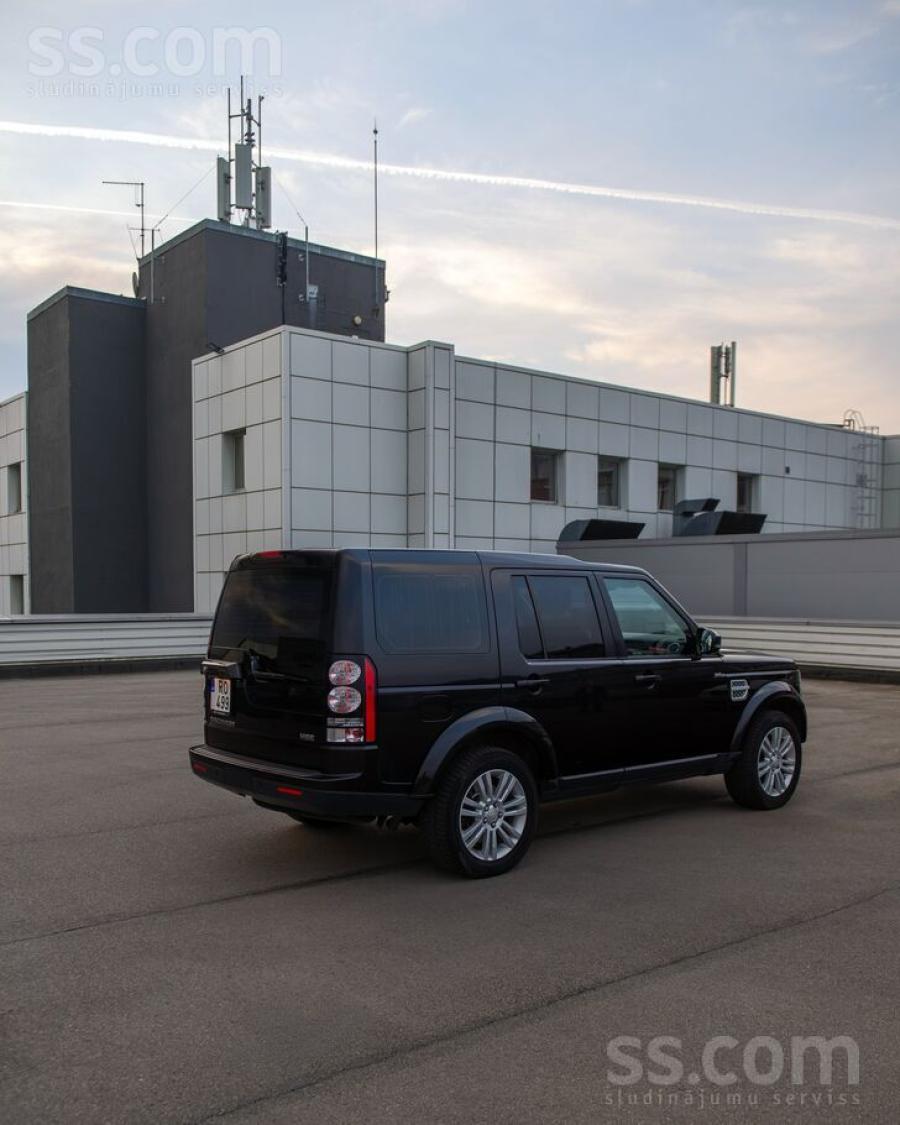 Melns Land Rover Discovery 2015 Rīga, ar dzinēja tilpumu 3.00 L un nobraukumu 160 tūkst. km par 16500 €, foto 8 vietnē AUTOMOTO.COM.LV