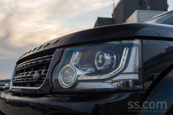 Land Rover Discovery 2015 in Riga on AUTOMOTO.COM.LV Black Land Rover Discovery 2015 in Riga, with an engine capacity of 3.00 L and mileage of 160 thousand km for 16500 €, photo 3 on AUTOMOTO.COM.LV