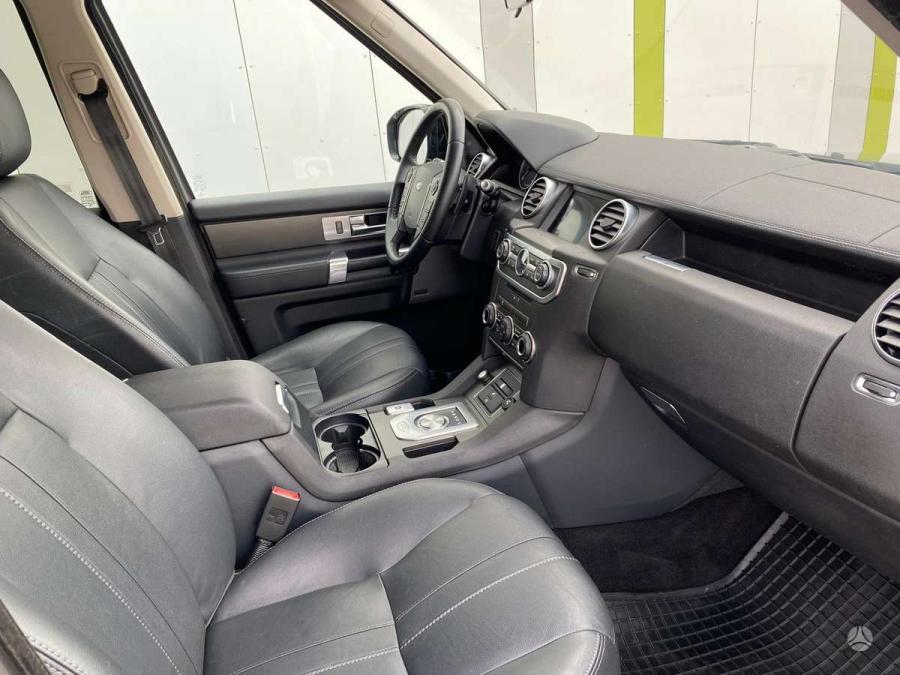 Melns Land Rover Discovery 2015 Raseiniai, ar dzinēja tilpumu 3.00 L un nobraukumu 408 tūkst. km par 8900 €, foto 13 vietnē AUTOMOTO.COM.LV