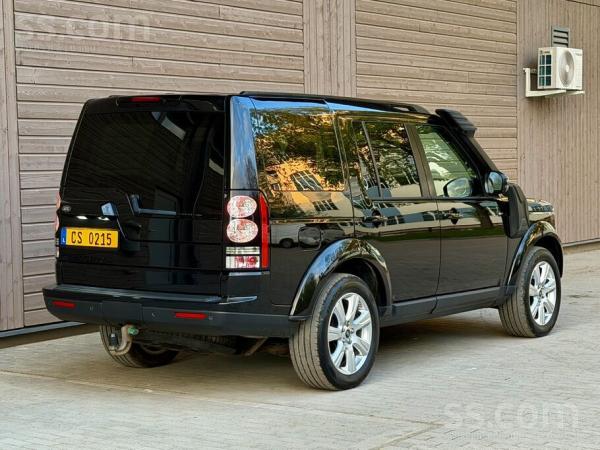Melns Land Rover Discovery 2016 Jelgava, ar dzinēja tilpumu 3.00 L un nobraukumu 243 tūkst. km par 16500 €, foto 3 vietnē AUTOMOTO.COM.LV