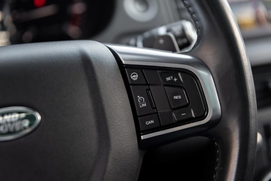 Melns Land Rover Discovery 2016 Rīga, ar dzinēja tilpumu 2.00 L un nobraukumu 196 tūkst. km par 13990 €, foto 17 vietnē AUTOMOTO.COM.LV