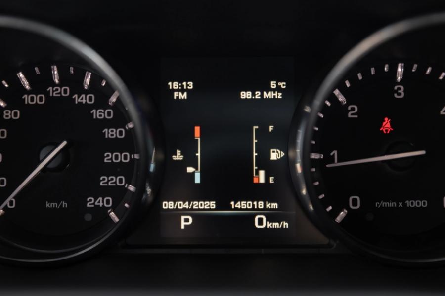 Melns Land Rover Discovery 2016 Rīga, ar dzinēja tilpumu 2.00 L un nobraukumu 196 tūkst. km par 13990 €, foto 18 vietnē AUTOMOTO.COM.LV