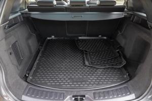 Melns Land Rover Discovery 2016 Rīga, ar dzinēja tilpumu 2.00 L un nobraukumu 196 tūkst. km par 13990 €, foto 21 vietnē AUTOMOTO.COM.LV