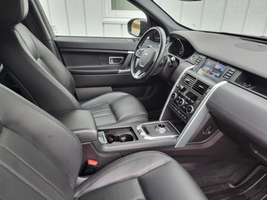 Melns Land Rover Discovery 2016 Rīga, ar dzinēja tilpumu 2.00 L un nobraukumu 196 tūkst. km par 13990 €, foto 32 vietnē AUTOMOTO.COM.LV