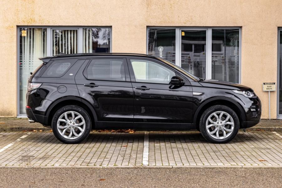Melns Land Rover Discovery 2016 Rīga, ar dzinēja tilpumu 2.00 L un nobraukumu 196 tūkst. km par 13990 €, foto 38 vietnē AUTOMOTO.COM.LV
