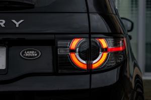 Melns Land Rover Discovery 2016 Rīga, ar dzinēja tilpumu 2.00 L un nobraukumu 196 tūkst. km par 13990 €, foto 43 vietnē AUTOMOTO.COM.LV