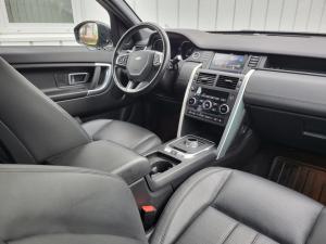 Melns Land Rover Discovery 2016 Rīga, ar dzinēja tilpumu 2.00 L un nobraukumu 196 tūkst. km par 13990 €, foto 57 vietnē AUTOMOTO.COM.LV