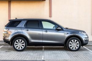 Melns Land Rover Discovery 2016 Rīga, ar dzinēja tilpumu 2.00 L un nobraukumu 196 tūkst. km par 13990 €, foto 61 vietnē AUTOMOTO.COM.LV