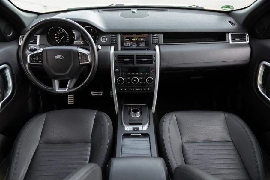 Melns Land Rover Discovery 2016 Rīga, ar dzinēja tilpumu 2.00 L un nobraukumu 196 tūkst. km par 13990 €, foto 92 vietnē AUTOMOTO.COM.LV
