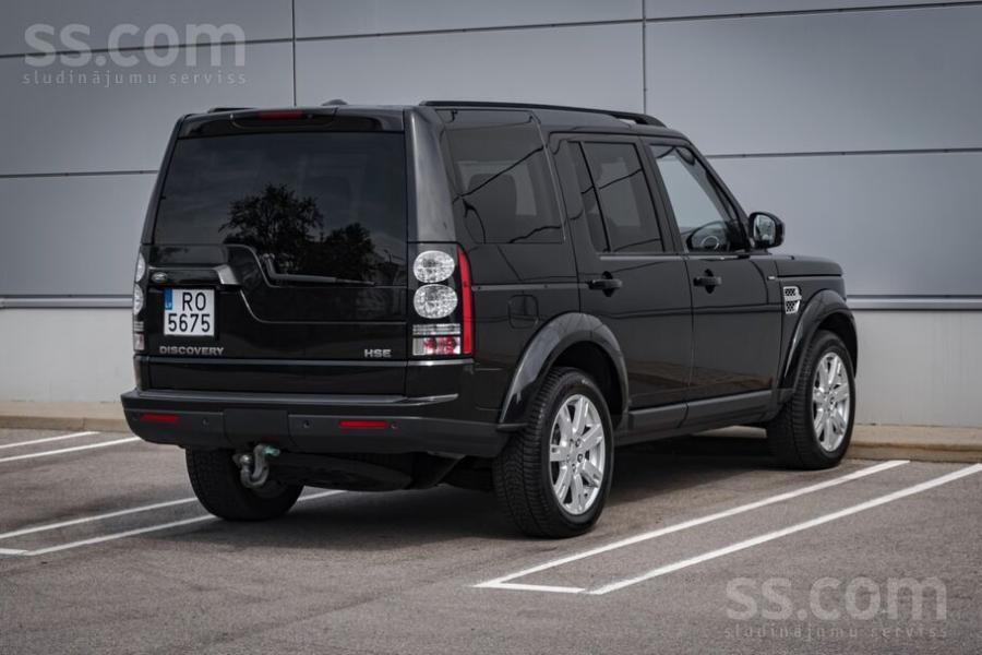 Black Land Rover Discovery 2016 in Riga, with an engine capacity of 3.00 L and mileage of 250 thousand km for 13490 €, photo 5 on AUTOMOTO.COM.LV