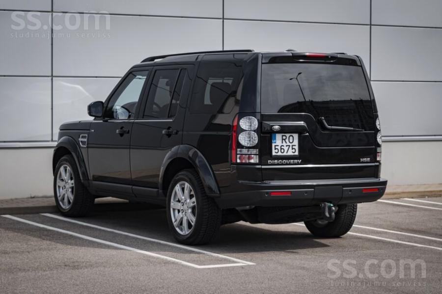 Black Land Rover Discovery 2016 in Riga, with an engine capacity of 3.00 L and mileage of 250 thousand km for 13490 €, photo 7 on AUTOMOTO.COM.LV