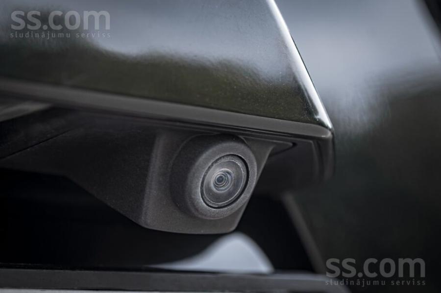 Black Land Rover Discovery 2016 in Riga, with an engine capacity of 3.00 L and mileage of 250 thousand km for 13490 €, photo 8 on AUTOMOTO.COM.LV