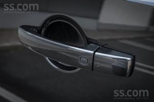 Black Land Rover Discovery 2016 in Riga, with an engine capacity of 3.00 L and mileage of 250 thousand km for 13490 €, photo 10 on AUTOMOTO.COM.LV