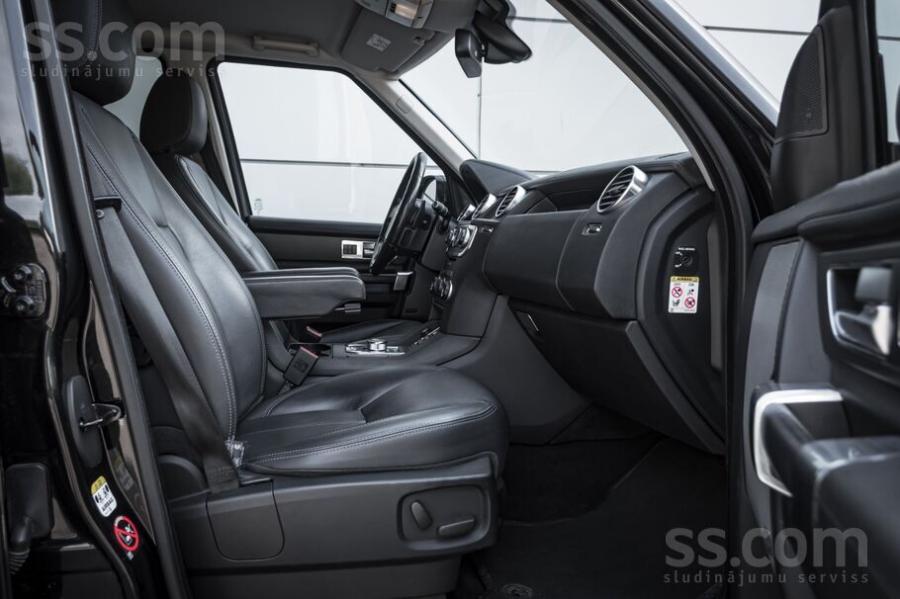 Black Land Rover Discovery 2016 in Riga, with an engine capacity of 3.00 L and mileage of 250 thousand km for 13490 €, photo 13 on AUTOMOTO.COM.LV