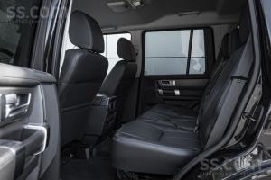 Black Land Rover Discovery 2016 in Riga, with an engine capacity of 3.00 L and mileage of 250 thousand km for 13490 €, photo 14 on AUTOMOTO.COM.LV