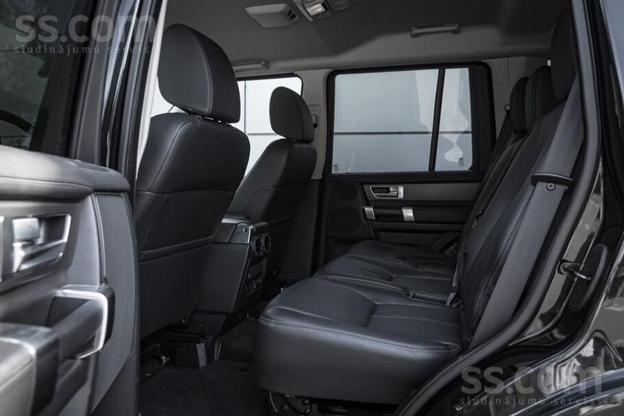 Black Land Rover Discovery 2016 in Riga, with an engine capacity of 3.00 L and mileage of 250 thousand km for 13490 €, photo 14 on AUTOMOTO.COM.LV