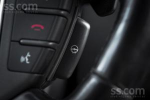 Black Land Rover Discovery 2016 in Riga, with an engine capacity of 3.00 L and mileage of 250 thousand km for 13490 €, photo 21 on AUTOMOTO.COM.LV