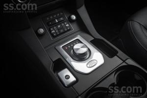 Black Land Rover Discovery 2016 in Riga, with an engine capacity of 3.00 L and mileage of 250 thousand km for 13490 €, photo 23 on AUTOMOTO.COM.LV