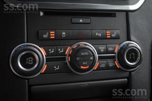 Black Land Rover Discovery 2016 in Riga, with an engine capacity of 3.00 L and mileage of 250 thousand km for 13490 €, photo 25 on AUTOMOTO.COM.LV