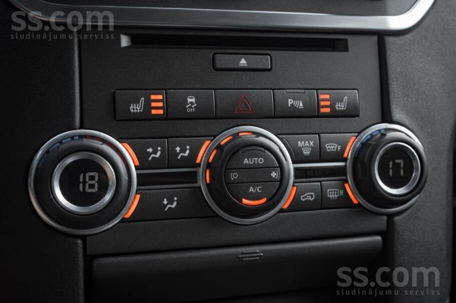 Black Land Rover Discovery 2016 in Riga, with an engine capacity of 3.00 L and mileage of 250 thousand km for 13490 €, photo 25 on AUTOMOTO.COM.LV