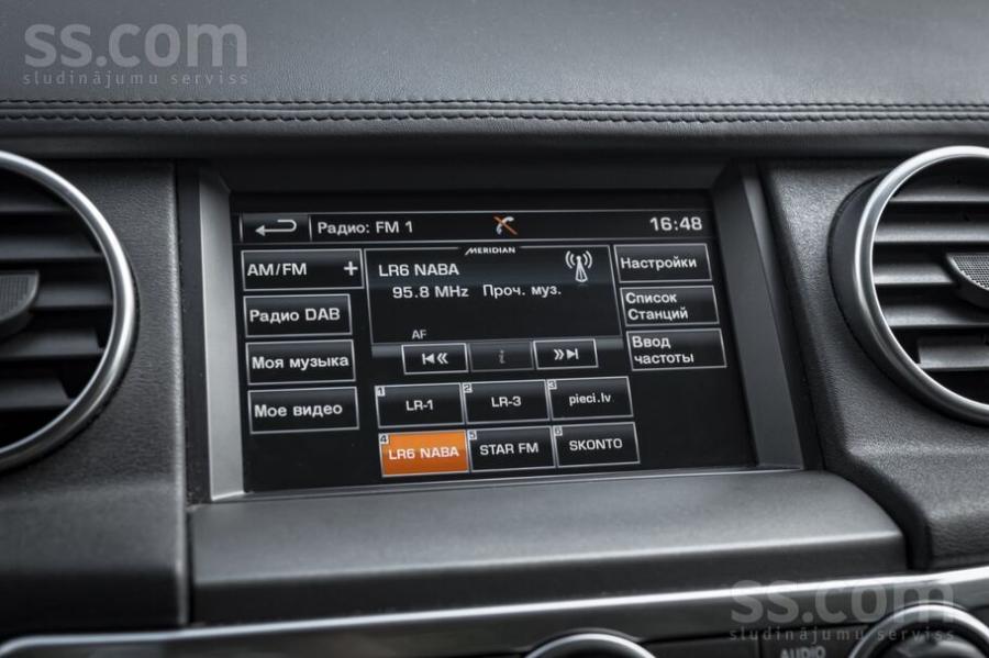 Black Land Rover Discovery 2016 in Riga, with an engine capacity of 3.00 L and mileage of 250 thousand km for 13490 €, photo 28 on AUTOMOTO.COM.LV