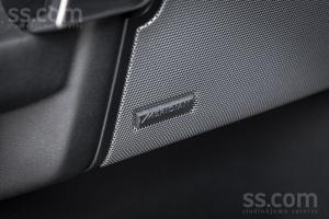 Black Land Rover Discovery 2016 in Riga, with an engine capacity of 3.00 L and mileage of 250 thousand km for 13490 €, photo 29 on AUTOMOTO.COM.LV